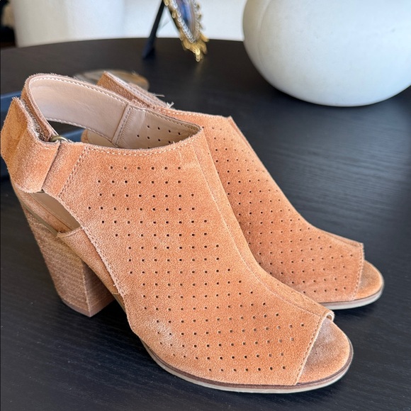 Franco Fortini | Shoes | Franco Fortini Suede Tan Peeptoe Heels | Poshmark